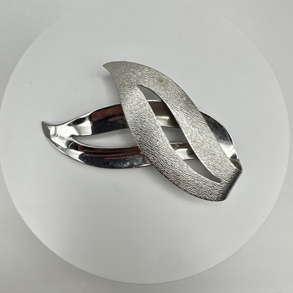 The Unbranded Brand | Jewelry | Vintage 8s Textured Abstract Leaf ...
